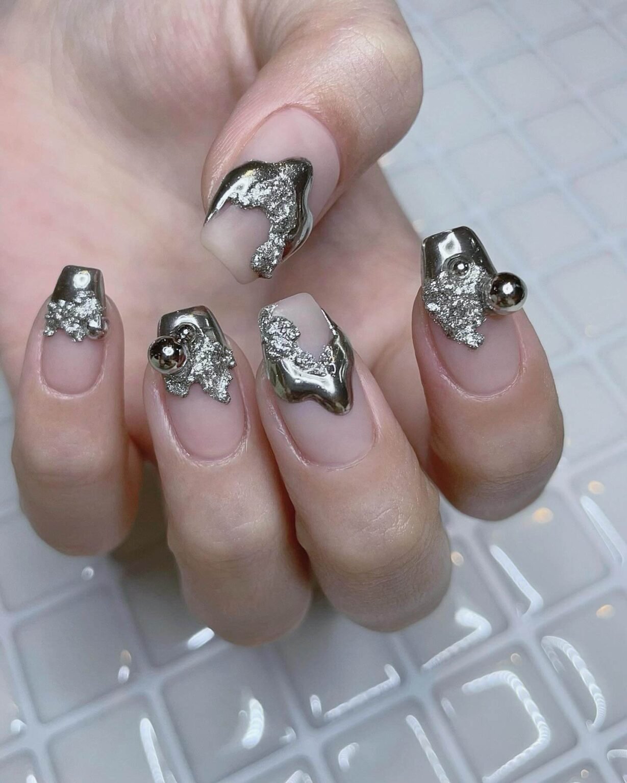 31 Stunning Metallic Nails - Ak Pal Kitchen